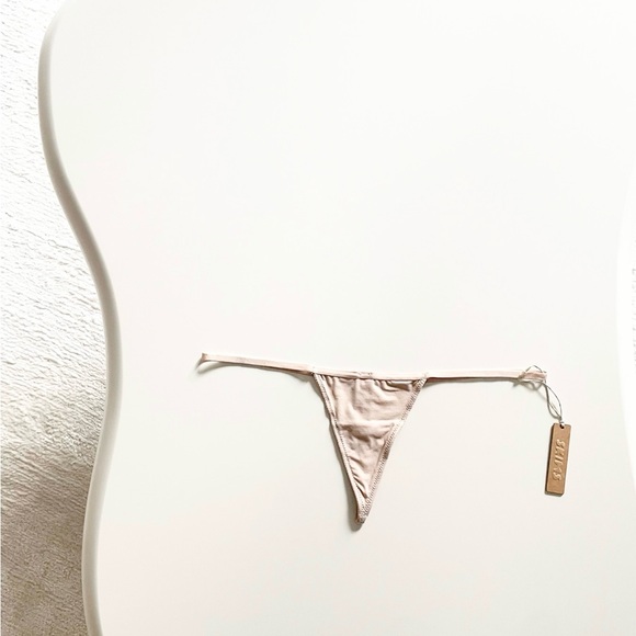 SKIMS | Intimates & Sleepwear | Nwt Skims Fits Everybody Micro Thong In ...